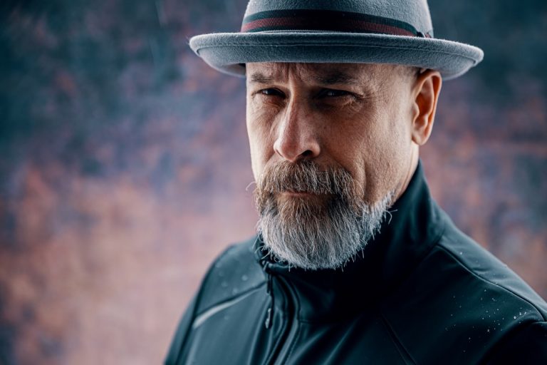 5 Steps To Dye Your Beard Grey - Beards Base